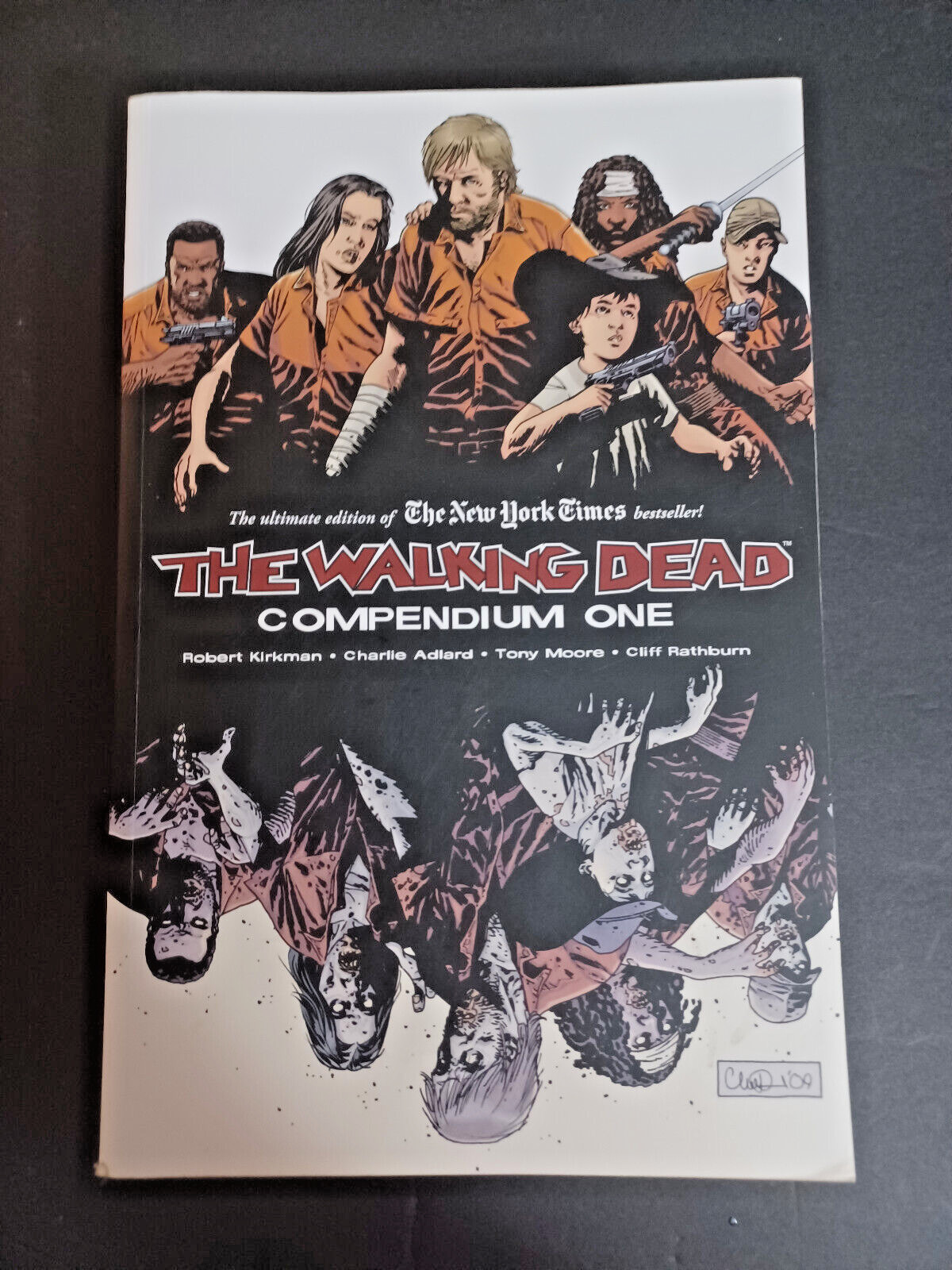 Walking Dead Compendium One - Omnibus - Robert Kirkman - Charlie Adlard ...