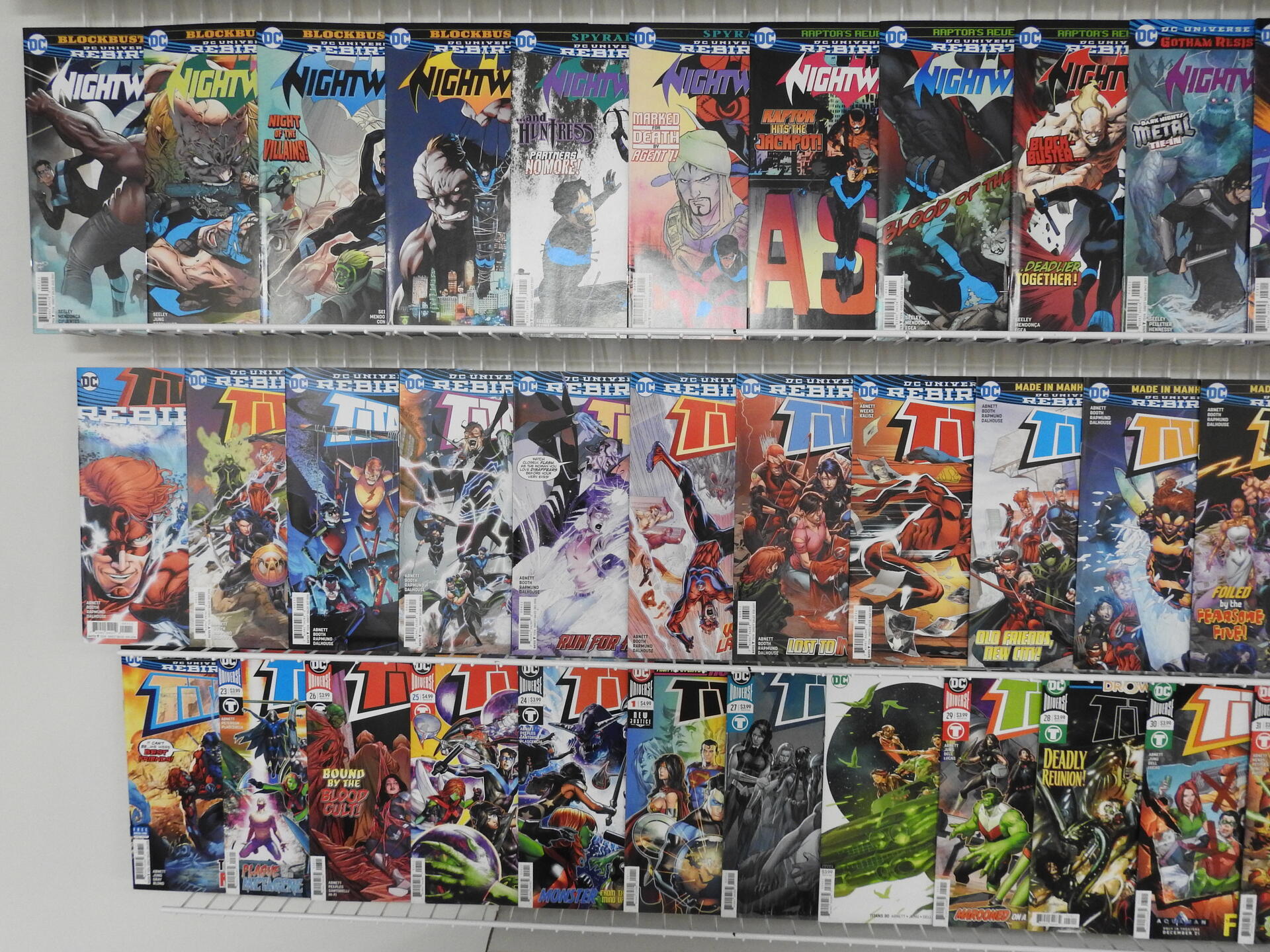 Huge Lot of 210+ Comics W/ Batman, Nightwing, Titans Avg VF Condition ...