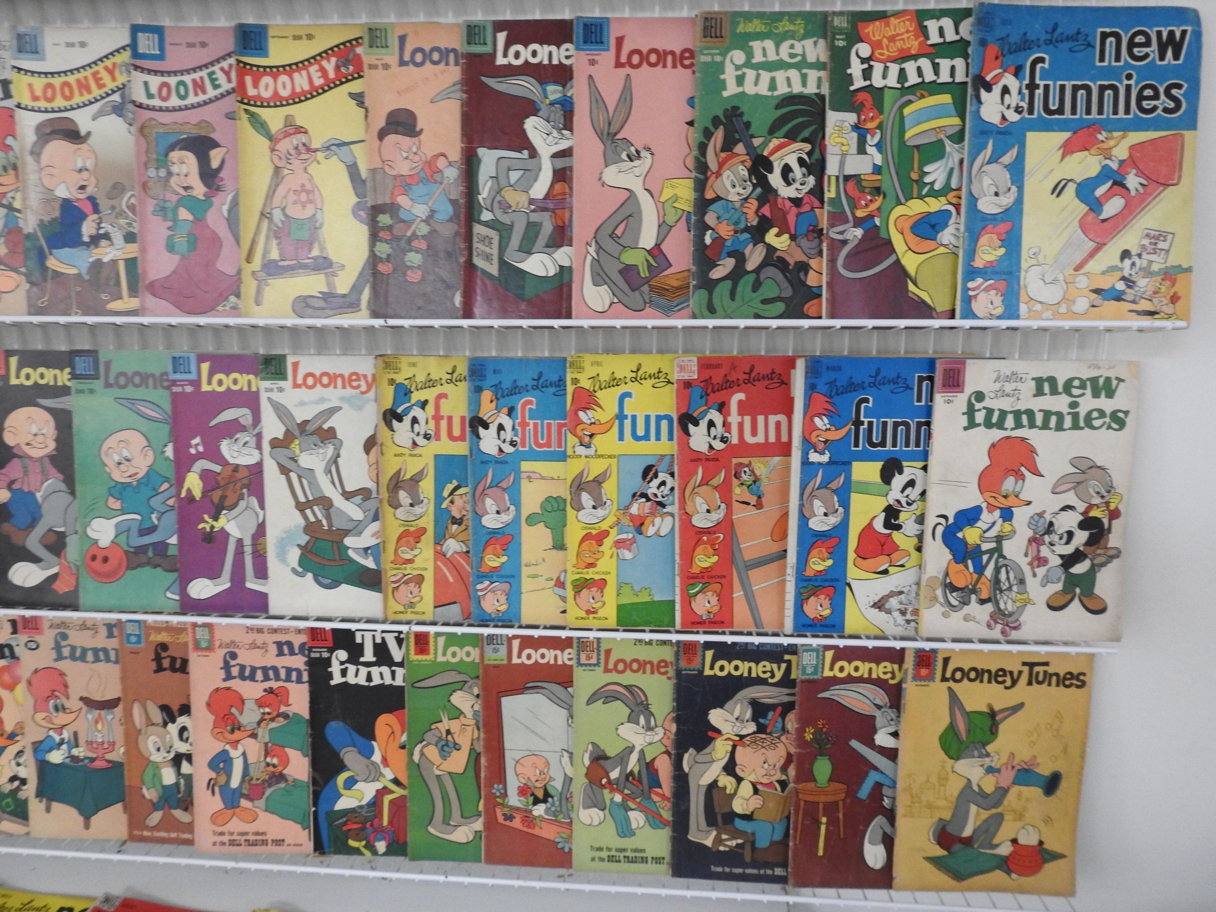 Huge Lot of 130+ Low Grade Comics W/ Looney Tunes, New Funnies, +More ...