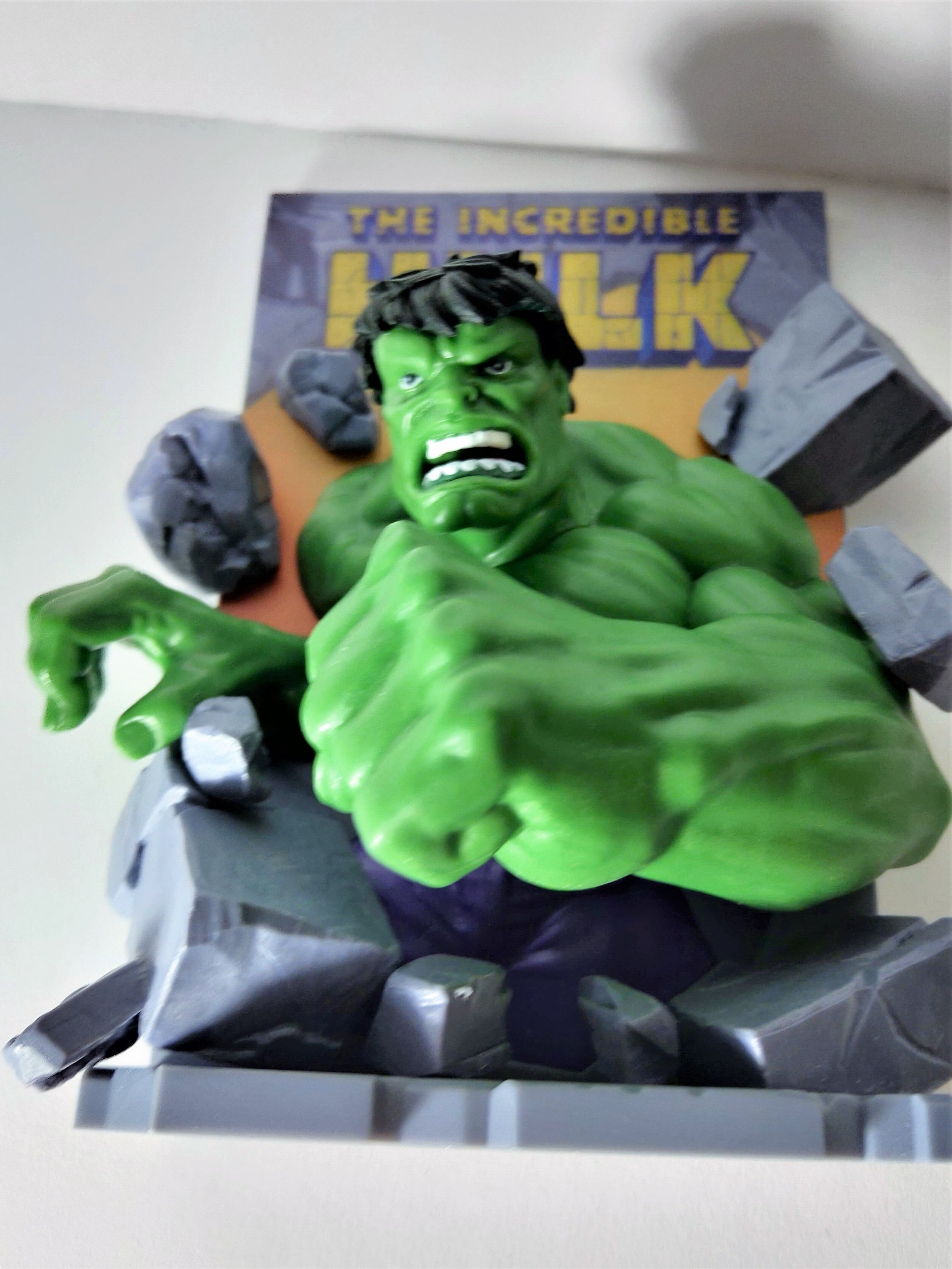 The Incredible Hulk 3D Comic Standee (Loot Crate Exclusive) | Comic ...