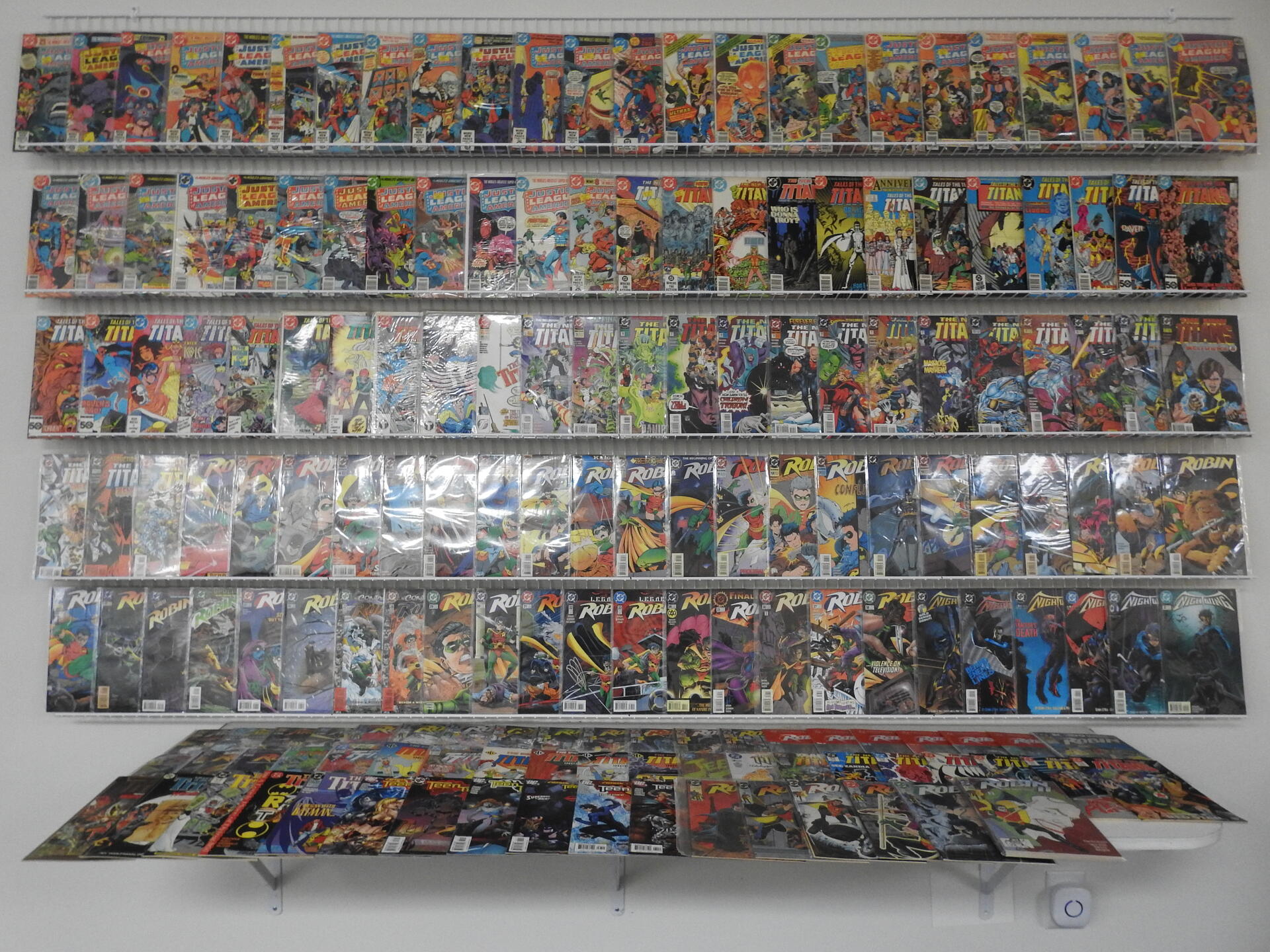 Huge Lot 170+ Comics W/ Teen Titans, Justice League, Nightwing+ Avg VF ...