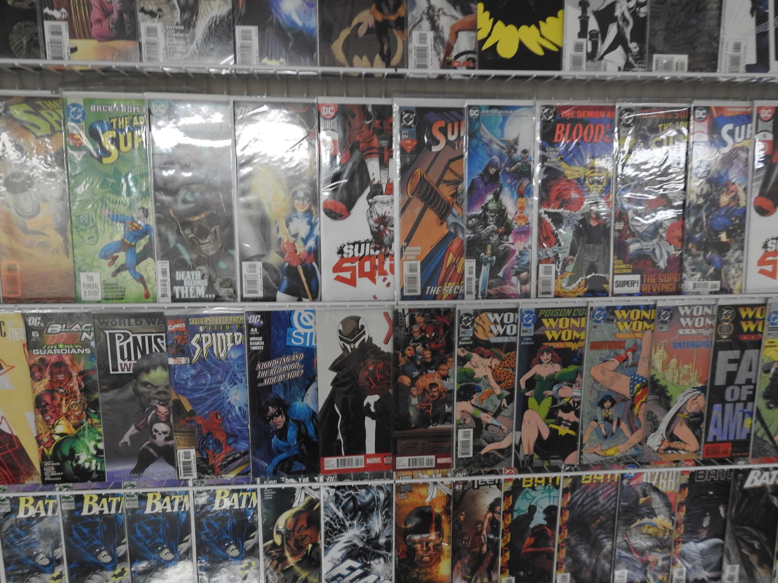 Huge Lot of 150+ comics w/ Batman, Wonder Woman Flash & more avg VF ...