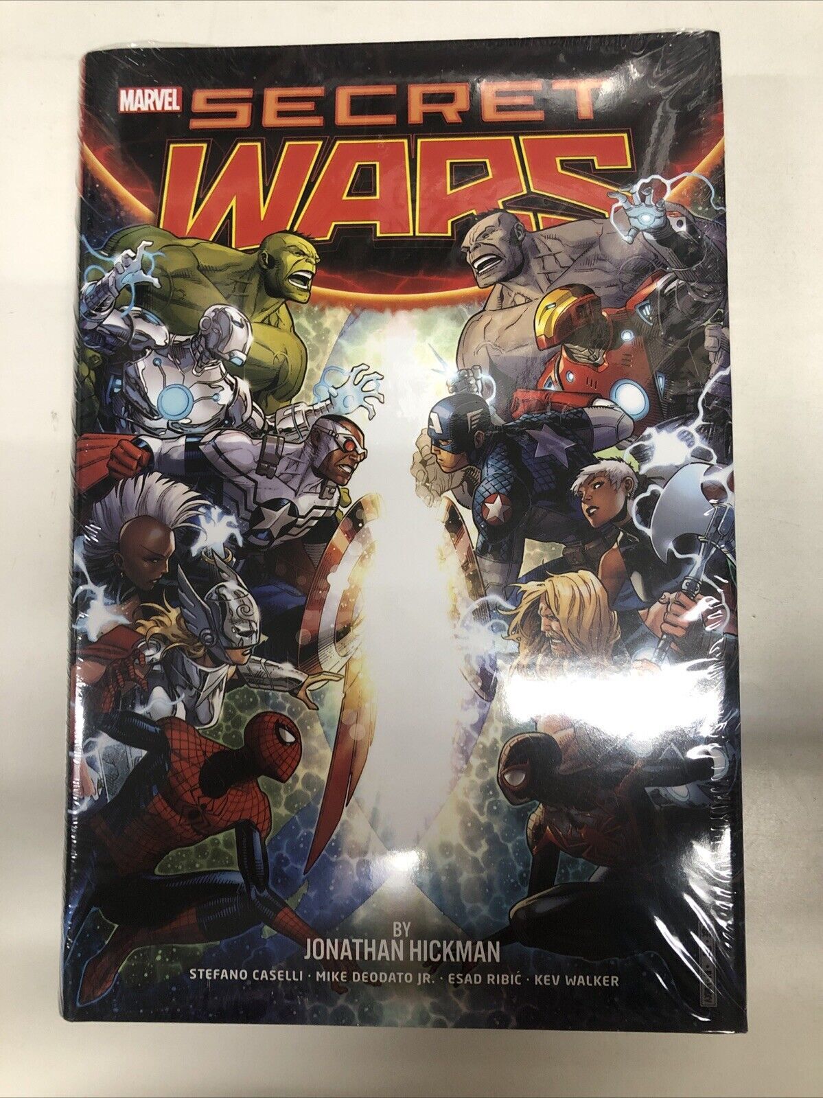 Secret Wars (2025) Omnibus • Marvel Comics • Jonathan Hickman • Stefano ...