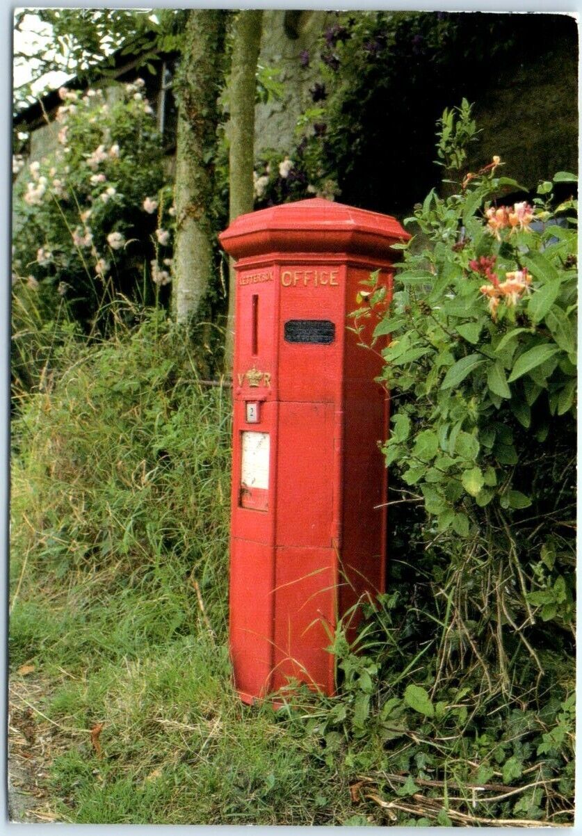 Postcard - Britain's Oldest Pillar Box In Use Today! - Holwell, England ...