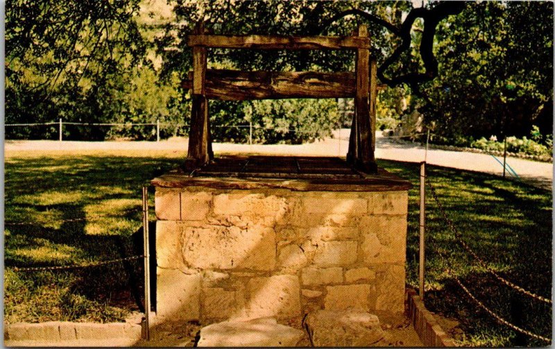 Texas San Antonio Alamo Courtyard The Original Well | United States ...