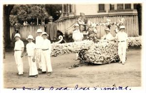 8334 CA Santa Rosa Parade Float pulled by Children RPC | Topics ...