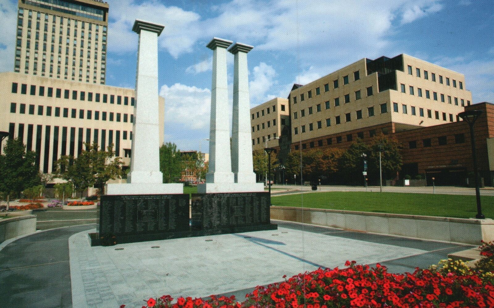 Vintage Postcard World War I & II Monument Peoria County Courthouse ...