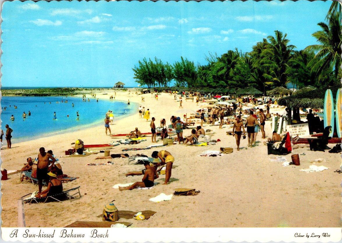 2~4X6 Postcards Bahamas BEACH SCENE & BAHAMIAN MAN Holding HAWKSBILL ...