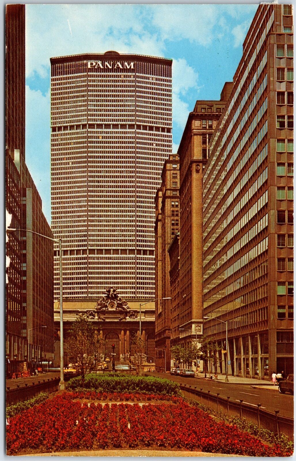 Vintage Postcard View of the PAN AM Building in the Heart of Manhattan ...
