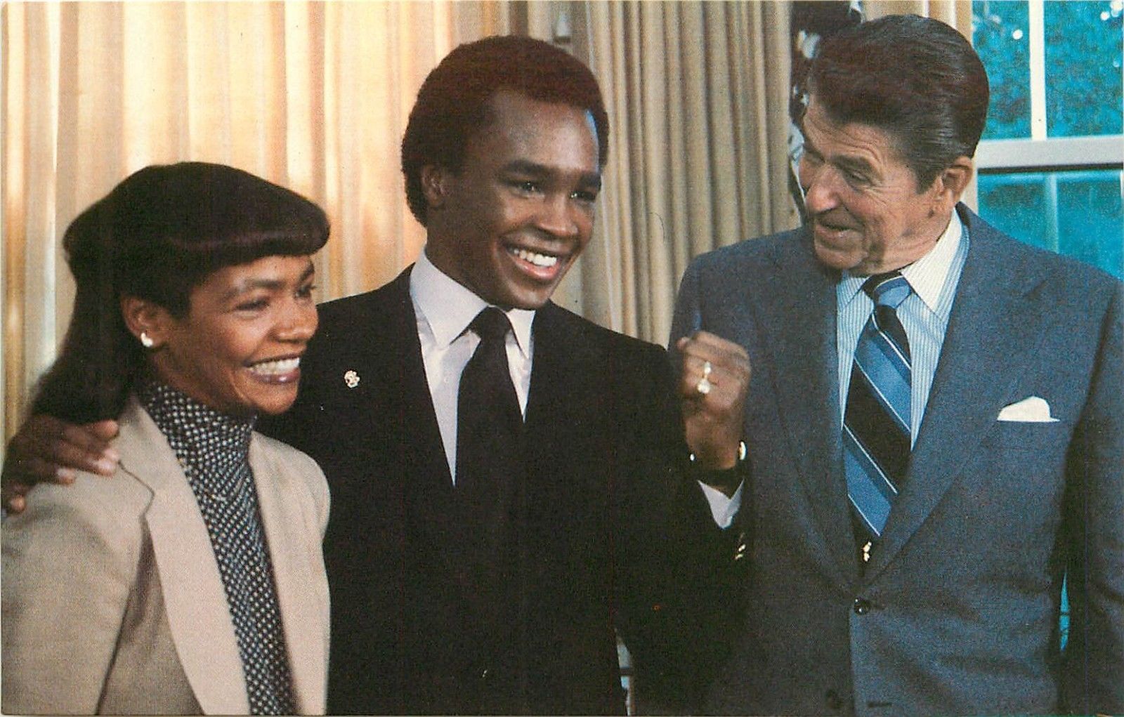 President Ronald Reagan with Sugar Ray Leonard at White House 1981 ...