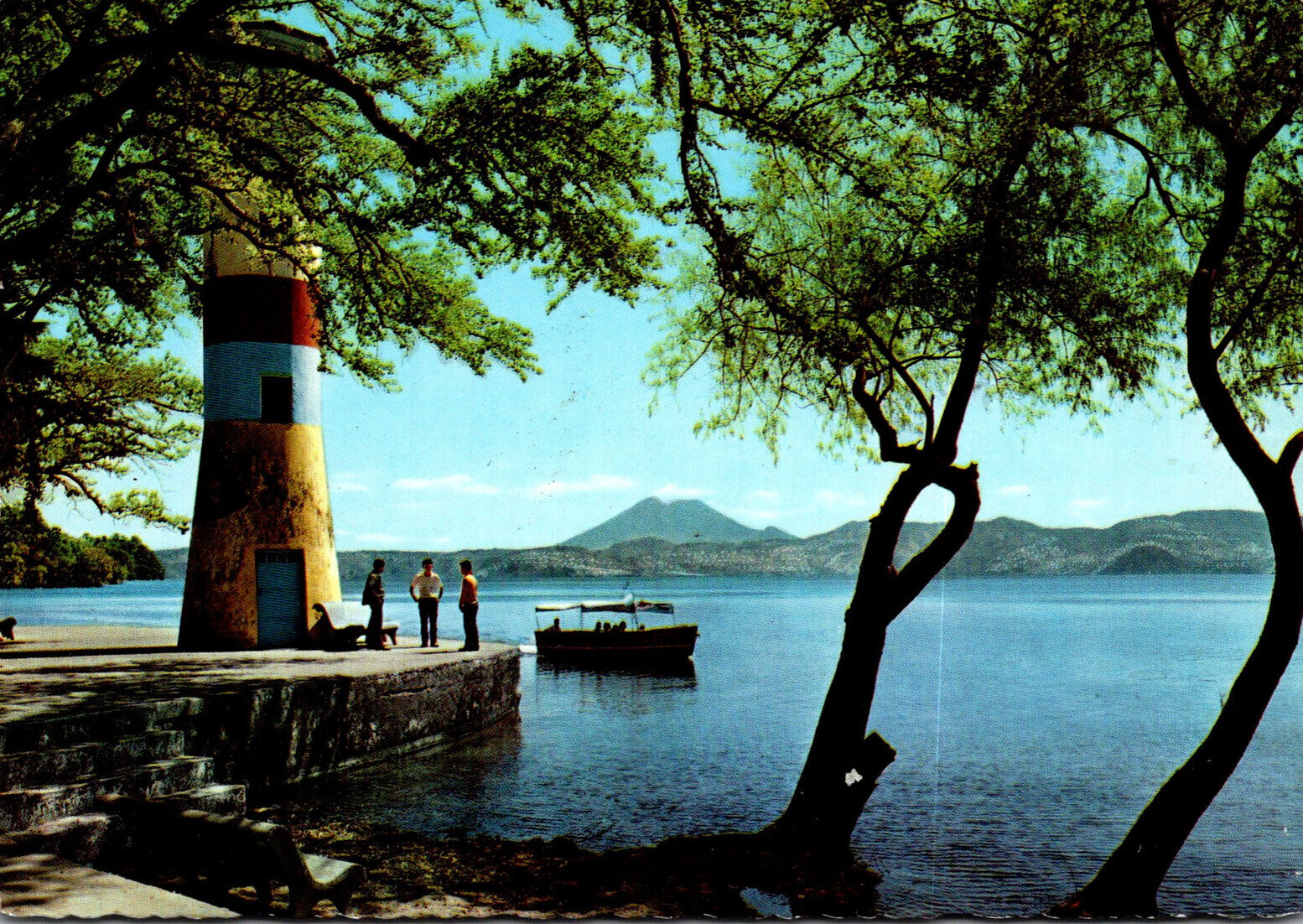 El Salvador Balneario de Apulo Lago de Ilopango Lighthouse | Latin ...