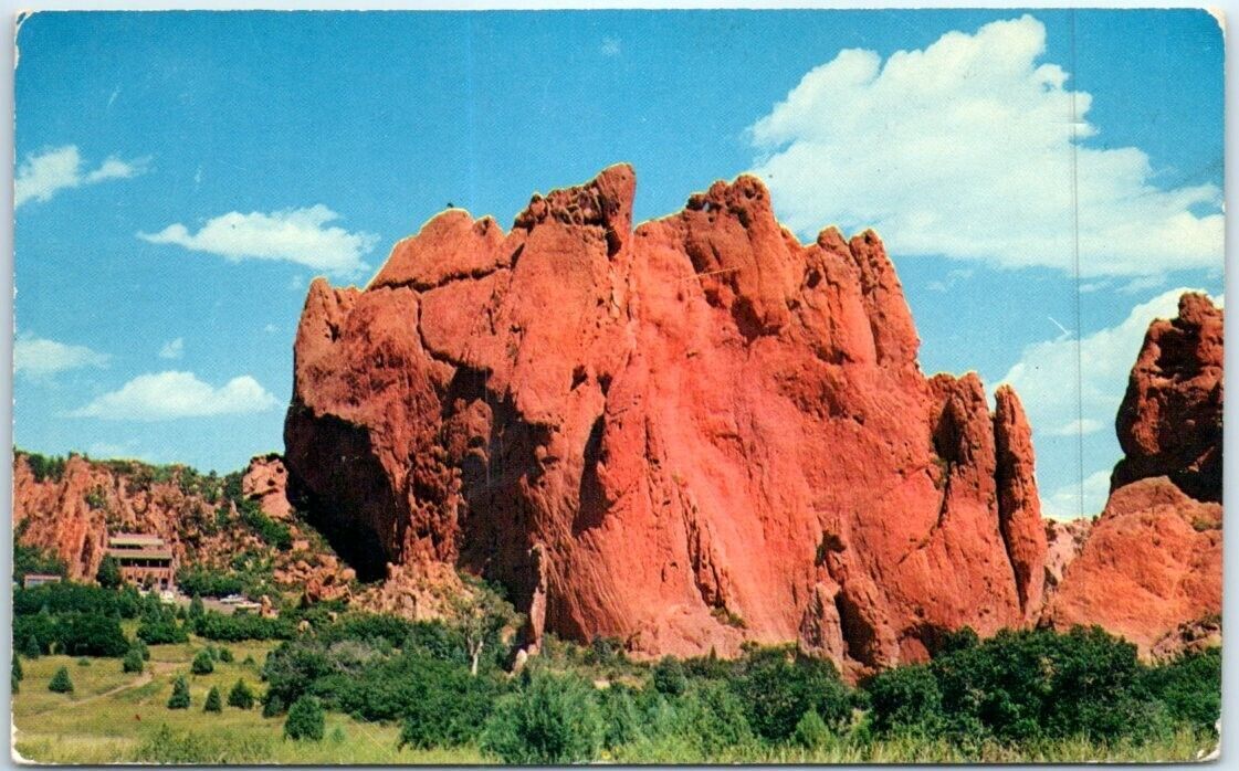 Towering red sandstone formations, Garden Of The Gods - Colorado ...