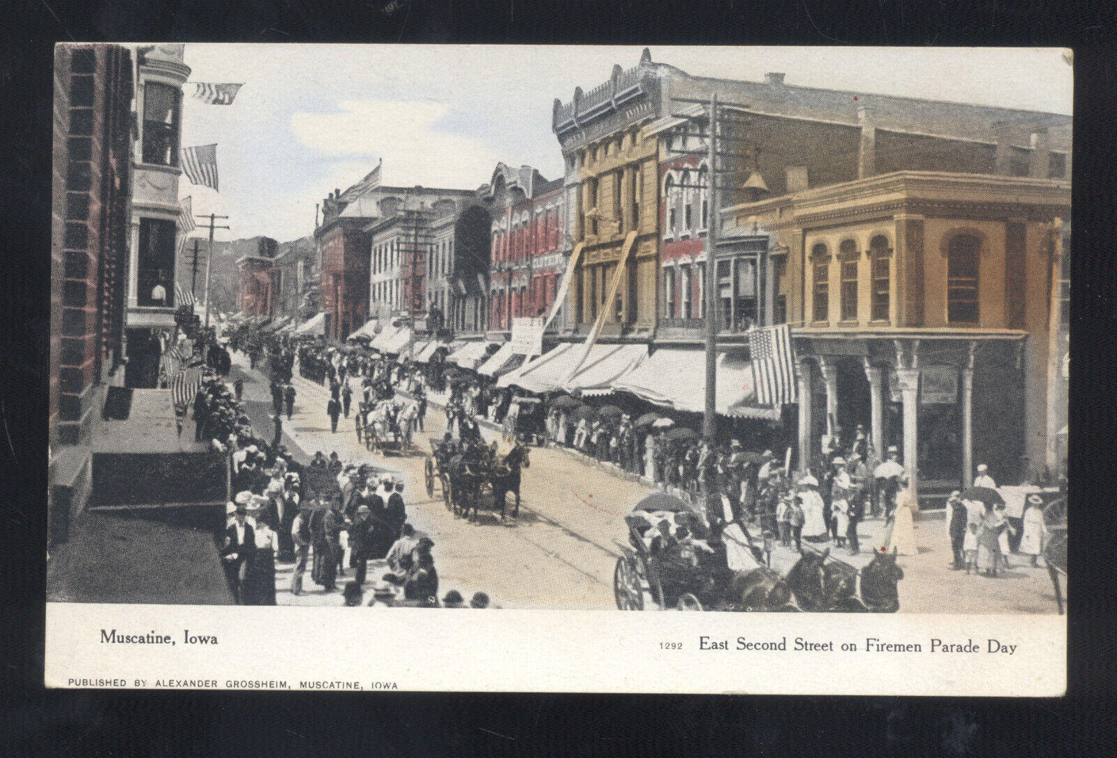 Muscatine Iowa Downtown Street Downtown Parade Vintage Postcard ...
