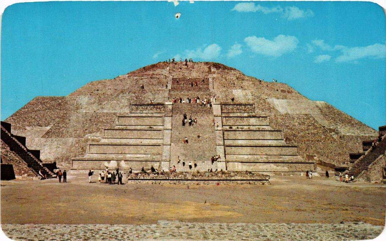 CPM AK SAN JUAN TEOTIHUACAN La Plaza y la Piramide de la Luna MEXICO ...
