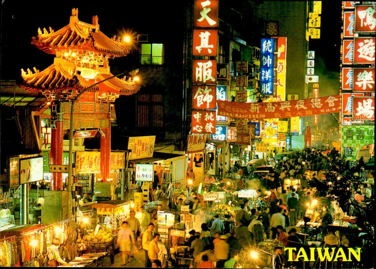 IMN04963 taiwan taipei hwashi tourist night market snake alley shops by ...