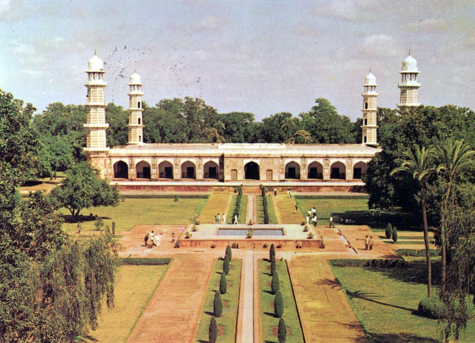 Vintage Continental Size Postcard the Tomb of Moghal Emperor Pakistan ...