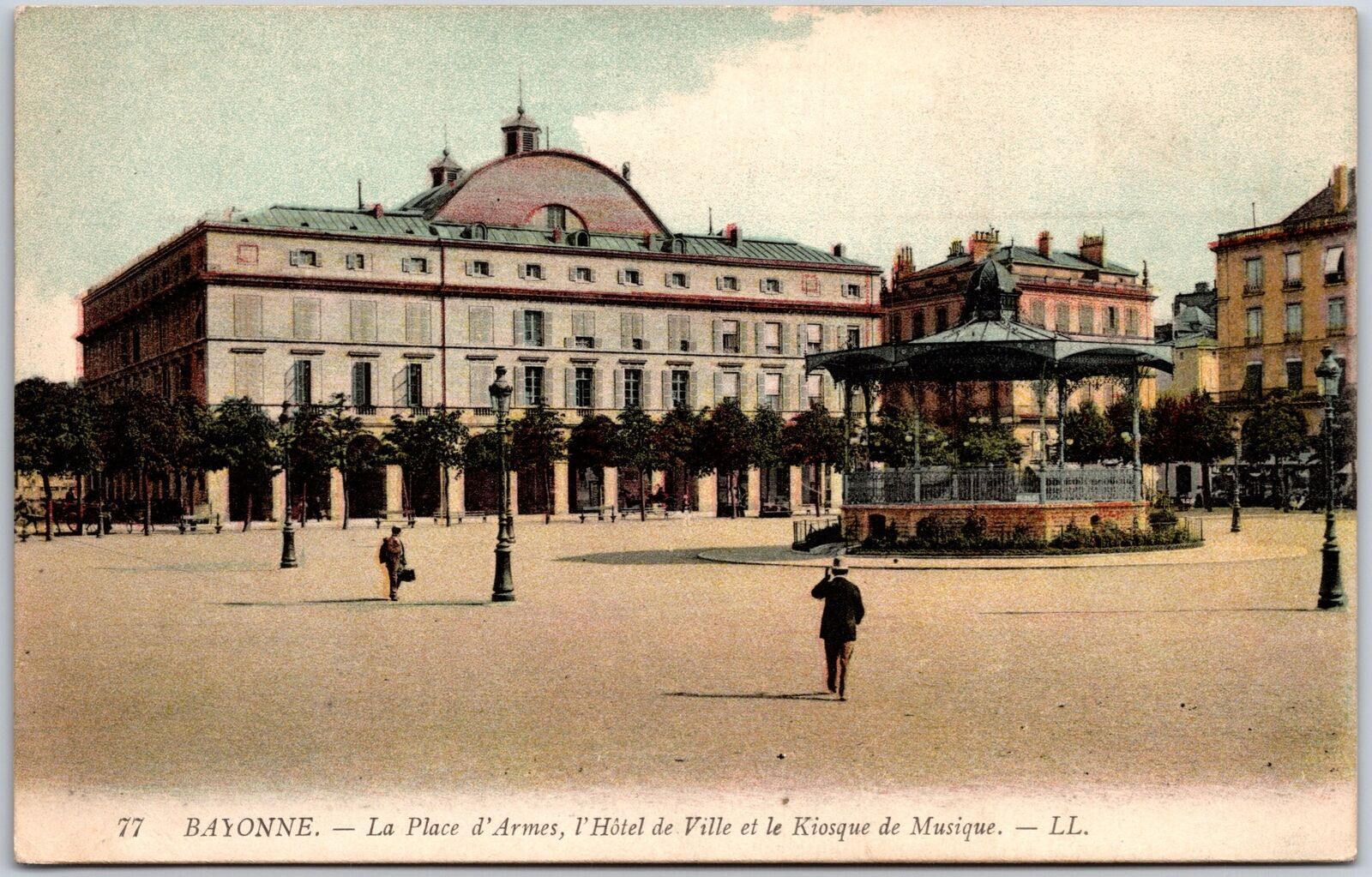 Bayonne La Place D'Armes L'Hotel De Ville Et Le Kiosque De Musique ...