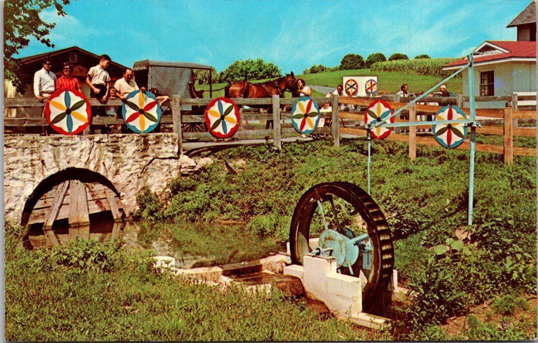 Pennsylvania Amish Country Amish Farm With Hex Signs | United States ...