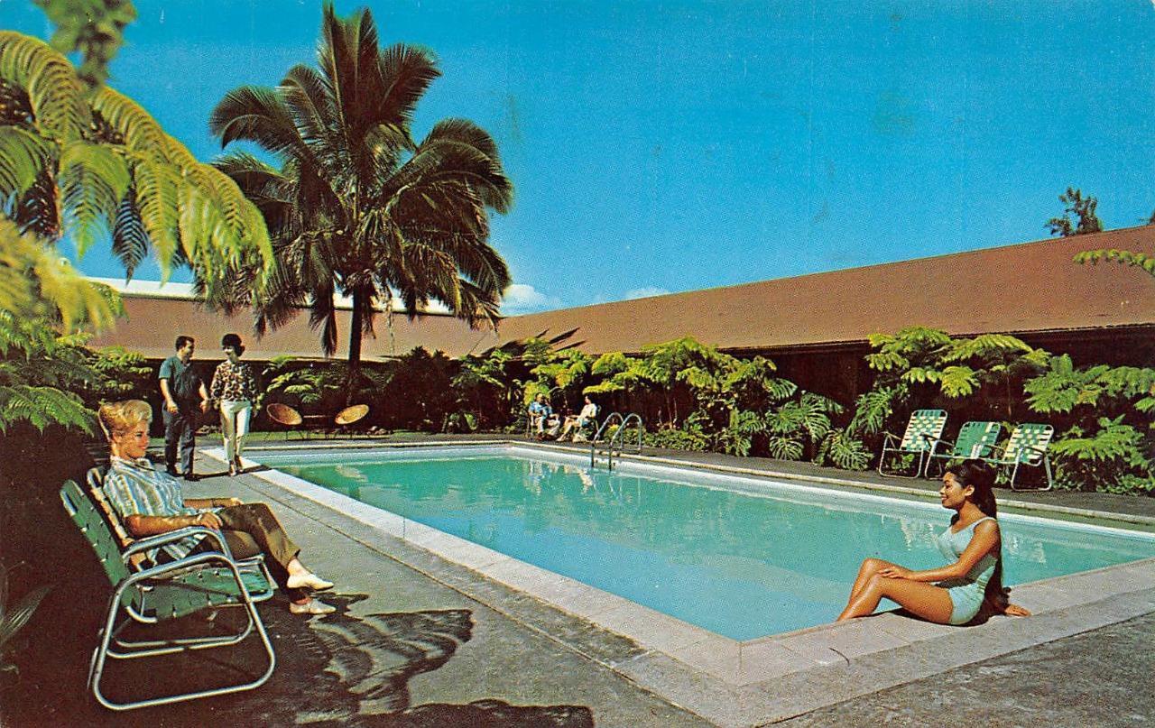 HILO, HI Hawaii HILO HUKILAU HOTEL Roadside POOL & BEAUTY 1965 Chrome ...