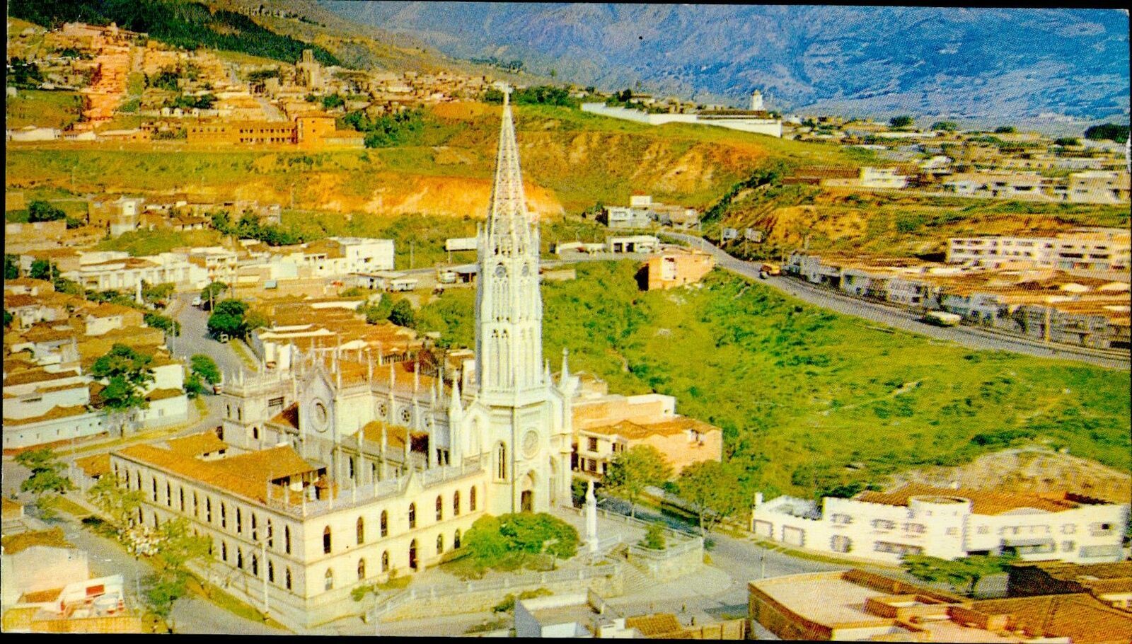 IMN04646 vista aerea de la iglesia de manrique medellin colombia ...