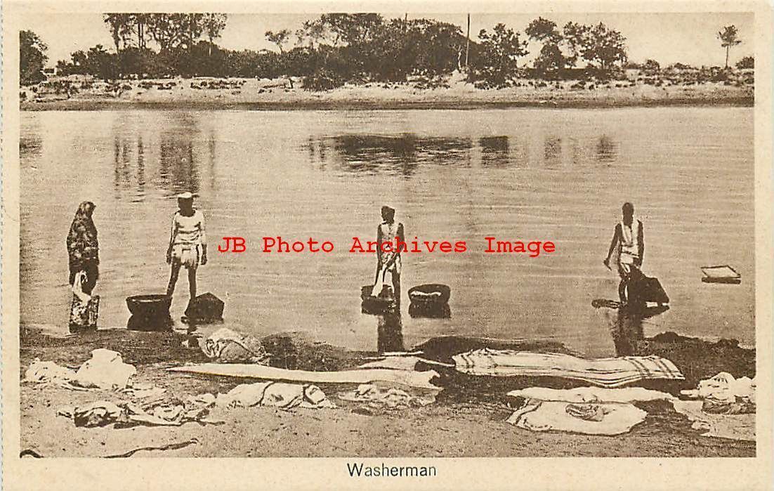 India, Delhi, Washerman Washing Clothes in the River, Ethnic Folklore ...