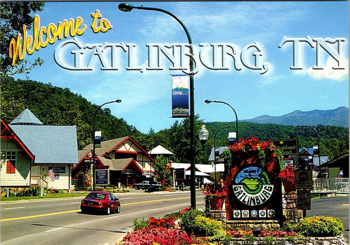 3~4X6 Postcards Gatlinburg, TN Tennessee STREET SCENE~AERIAL TRAMWAY ...