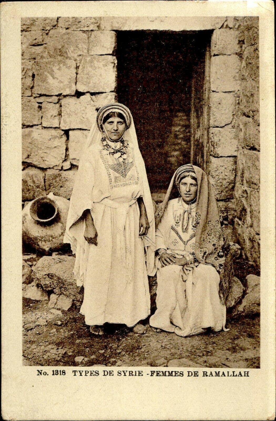 IMV2344 middle east femmes women ramallah types ethnics folk costumes ...
