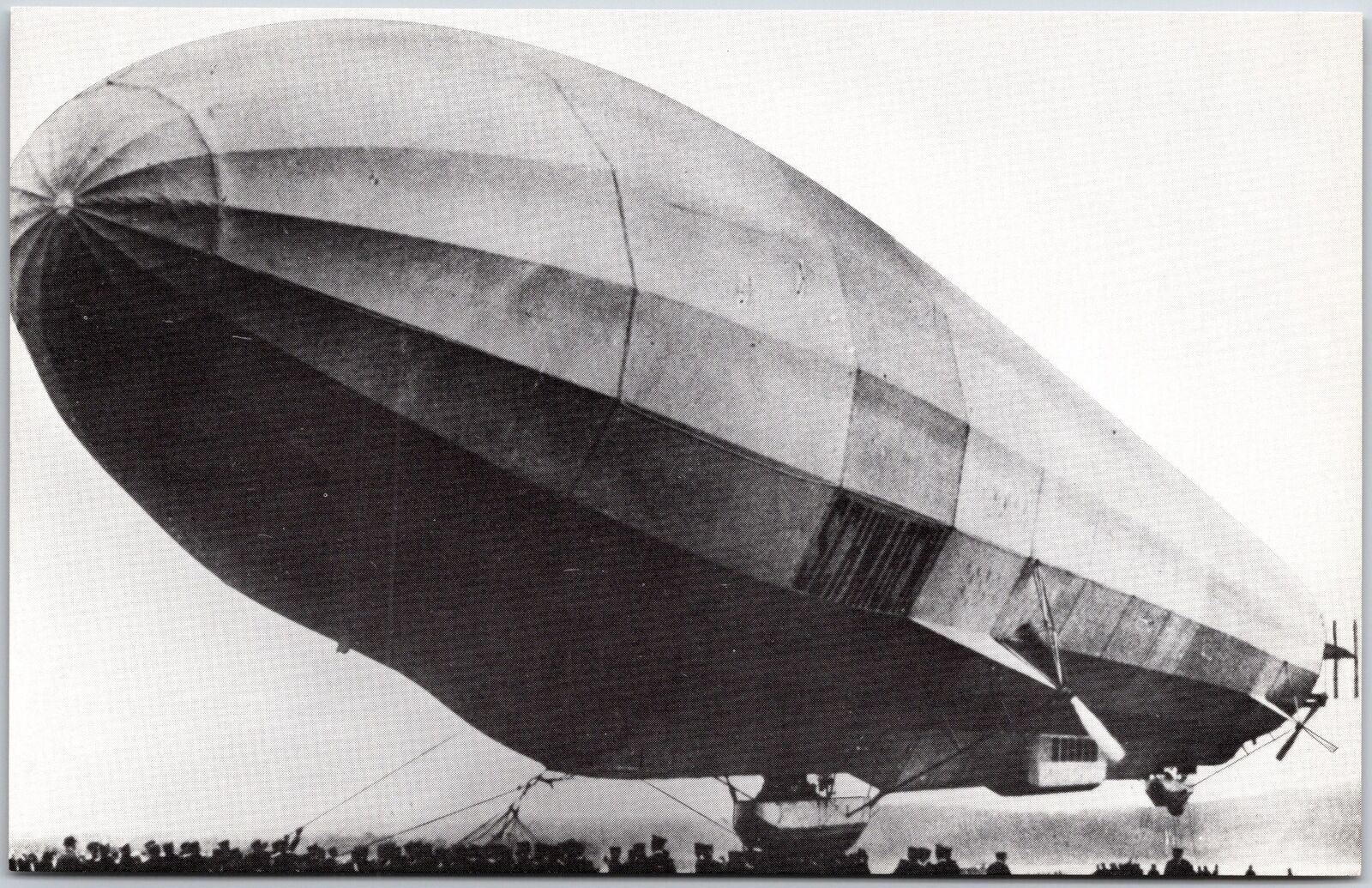 The german Airship Powered by 3-145 HP Maybach Engines Passenger Flight ...