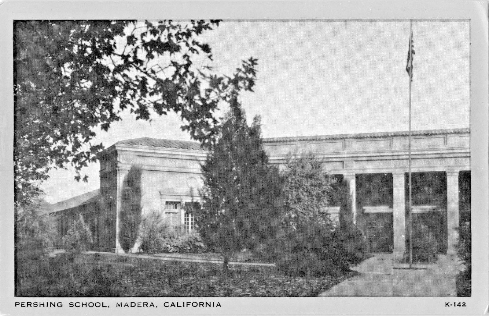 Madera California~Pershing Elementary School-Clear View Postcard 1930s ...
