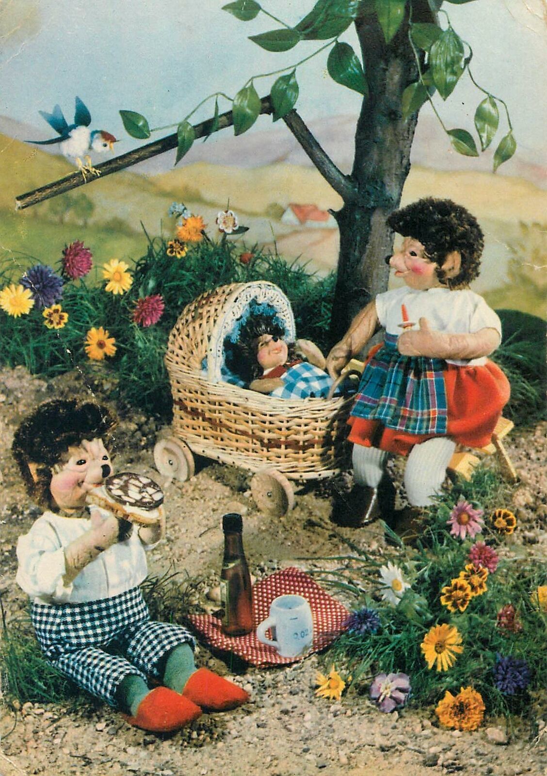 Postkarte Mecky Hedgehog Mecki Garten family picnic illustration ...