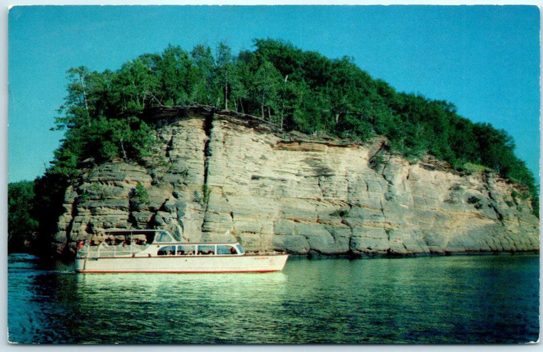 The Cruiser Wisconsin at the Sunset cliffs - Wisconsin Dells, Wisconsin ...
