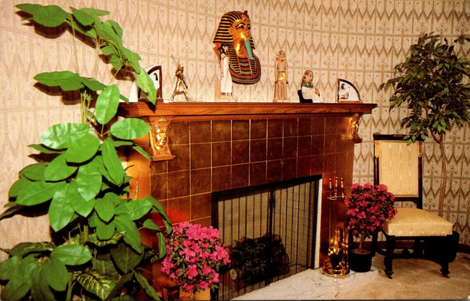 Illinois Wadsworth Gold Pyramid Museum Gold Fireplaace In Dining Room ...