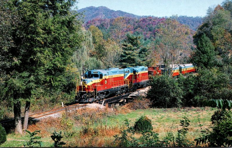 Trains Great Smoky Mountain Railway's Locomotives GP-7 #777 and GP-9 ...