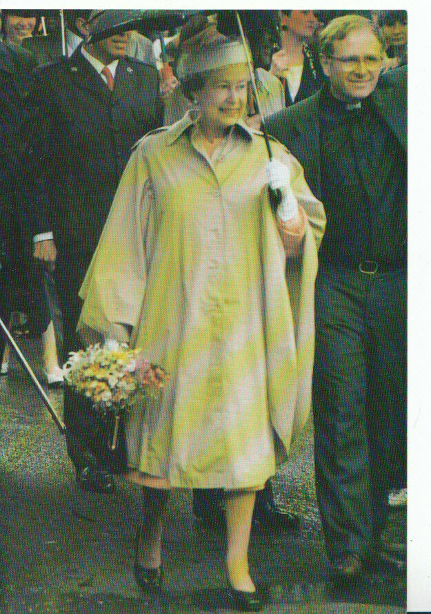 Royalty Postcard - H.M.The Queen at Basford - Nottingham June 8th 1990 ...
