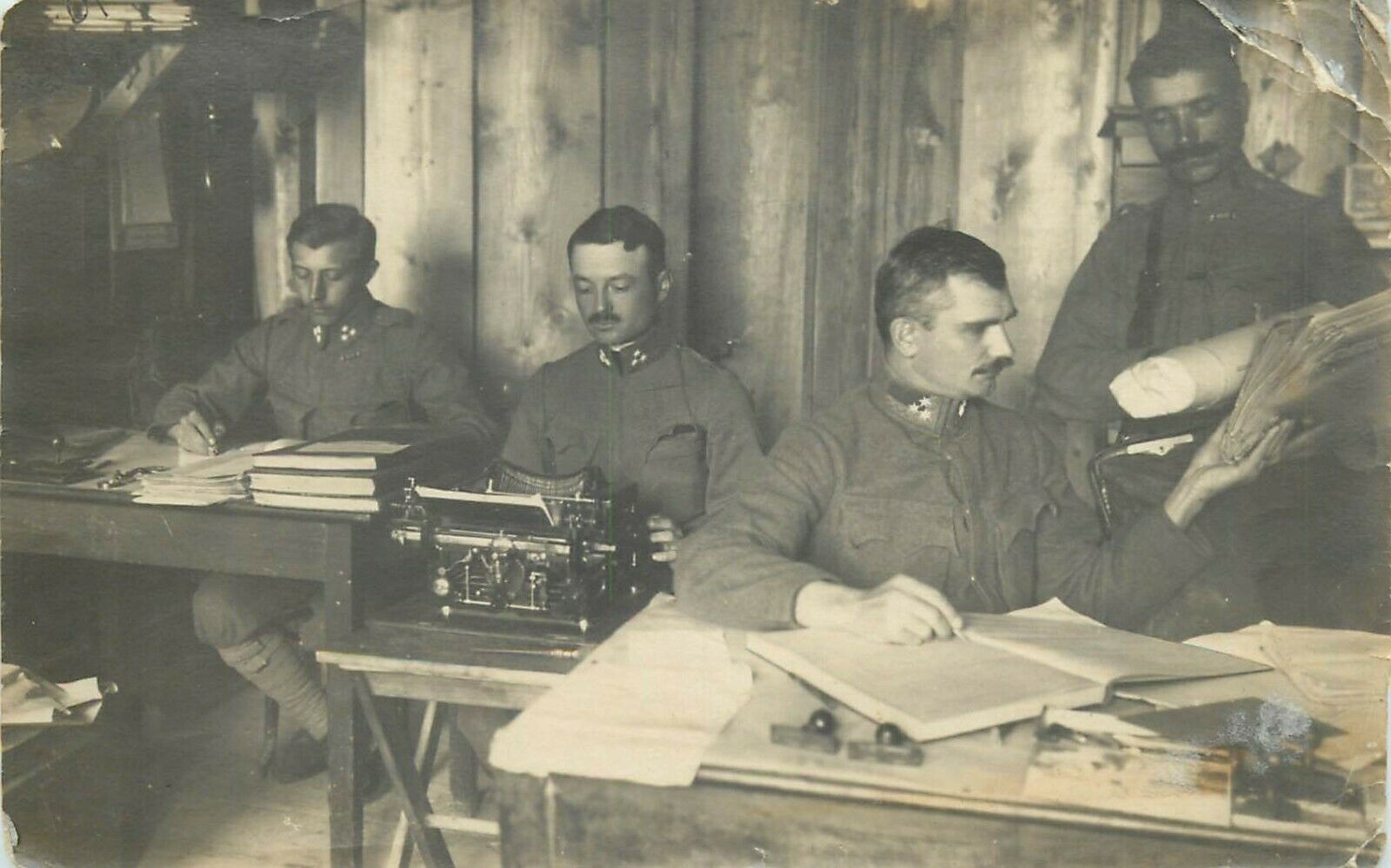 WW1 military photo snapshot typewriter soldier typewritting machine ...