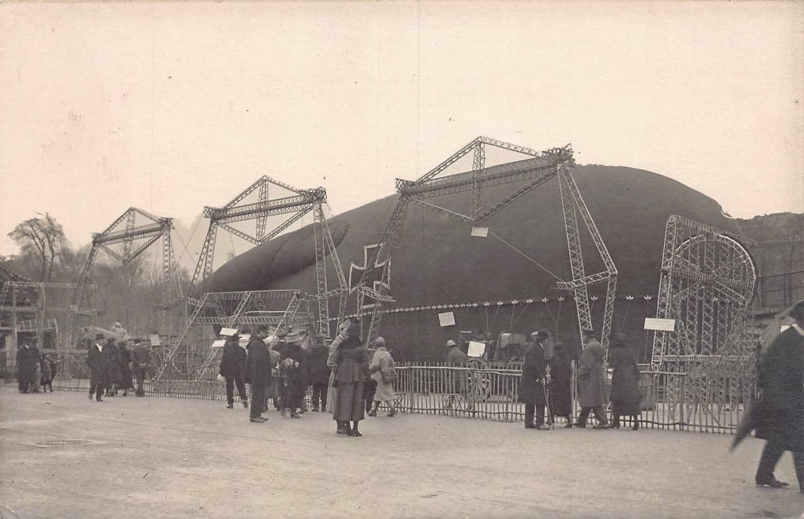 DS1/ Interesting RPPC Postcard c1910 Balloon Zeppelin Germany Dock 369 ...