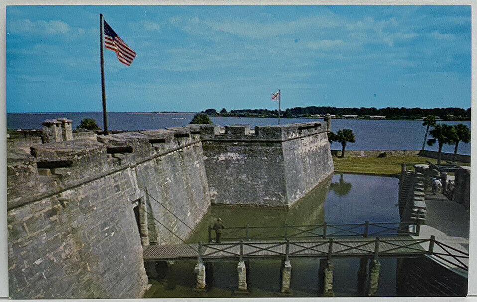 ST AUGUSTINE FL Castillo De San Marcos National Monument American Flag ...