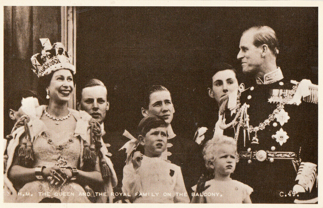 British Royal Family on the balcony, Queen Elisabeth | Topics - Royal ...