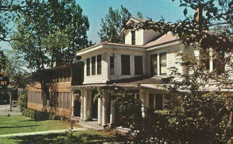 CM-068 NC Boone Daniel Boone Inn Restaurant Chrome Postcard Exterior w ...