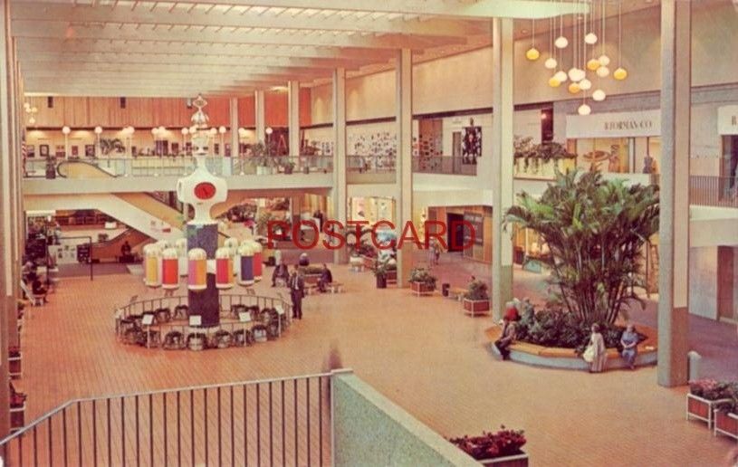 1967 MIDTOWN PLAZA MALL in ROCHESTER, N.Y. animated Clock of Nations ...