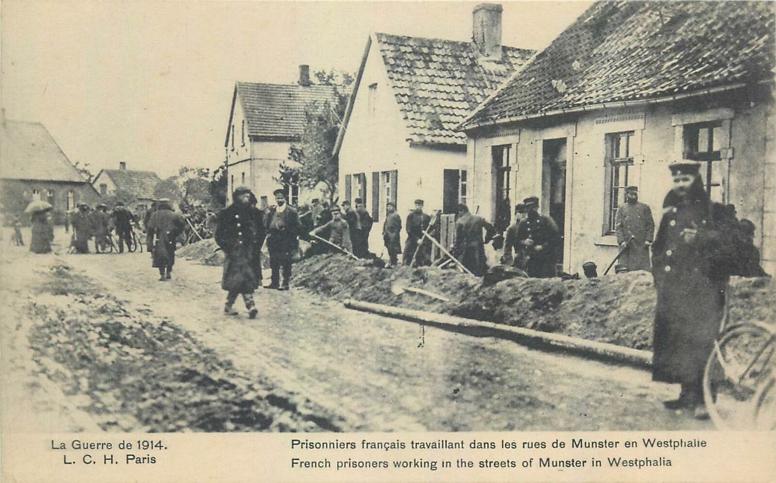 WW1 World War 1914/18 Guerre French prisoners working streets munster ...