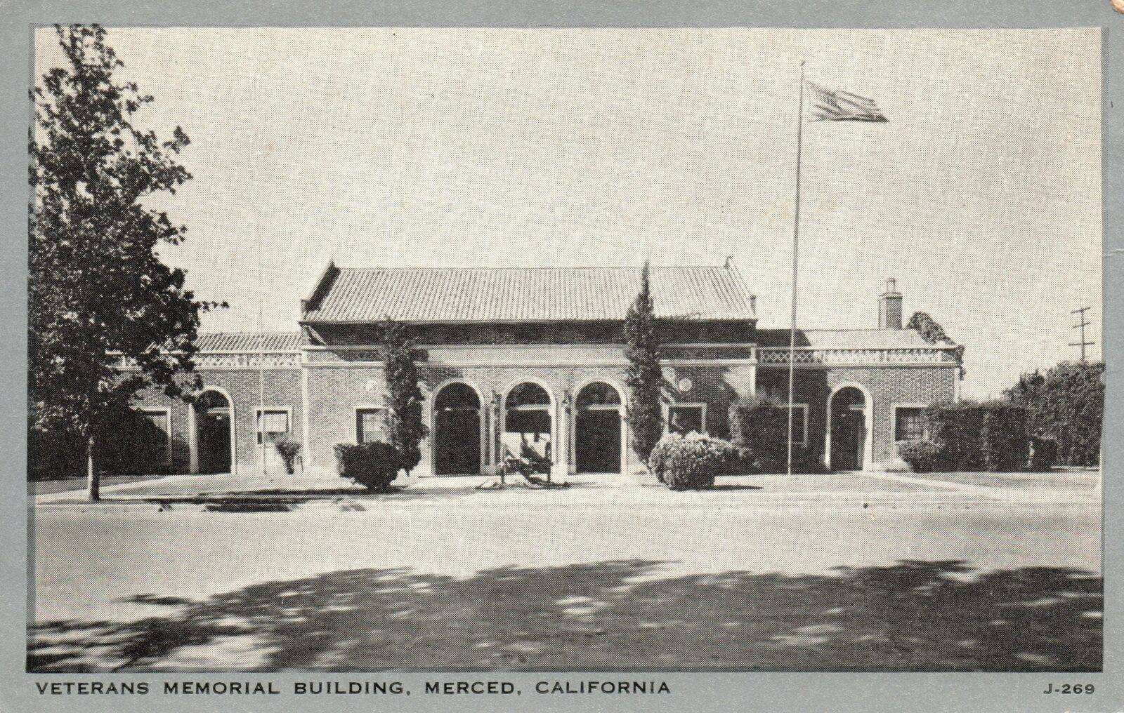 Vintage Postcard 1920's Veterans Memorial Building & Flag Merced ...