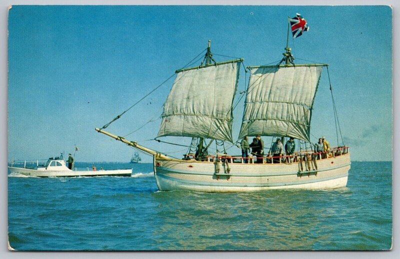 Discovery Replica Boat British Flag Jamestown Festival Ocean Vintage ...