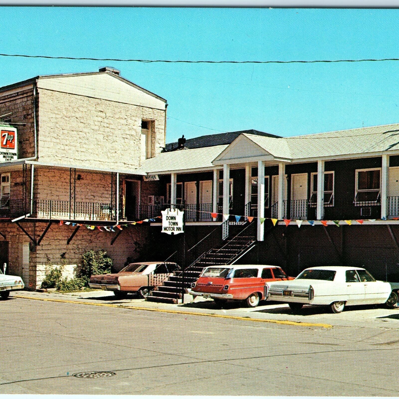 c1960s Elkader, IA Down Town Motor Inn Motel Chrome Photo PC Cars 7up ...