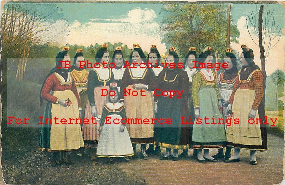 Native Ethnic Culture Costume, Hessische Trachten, Group of Women ...