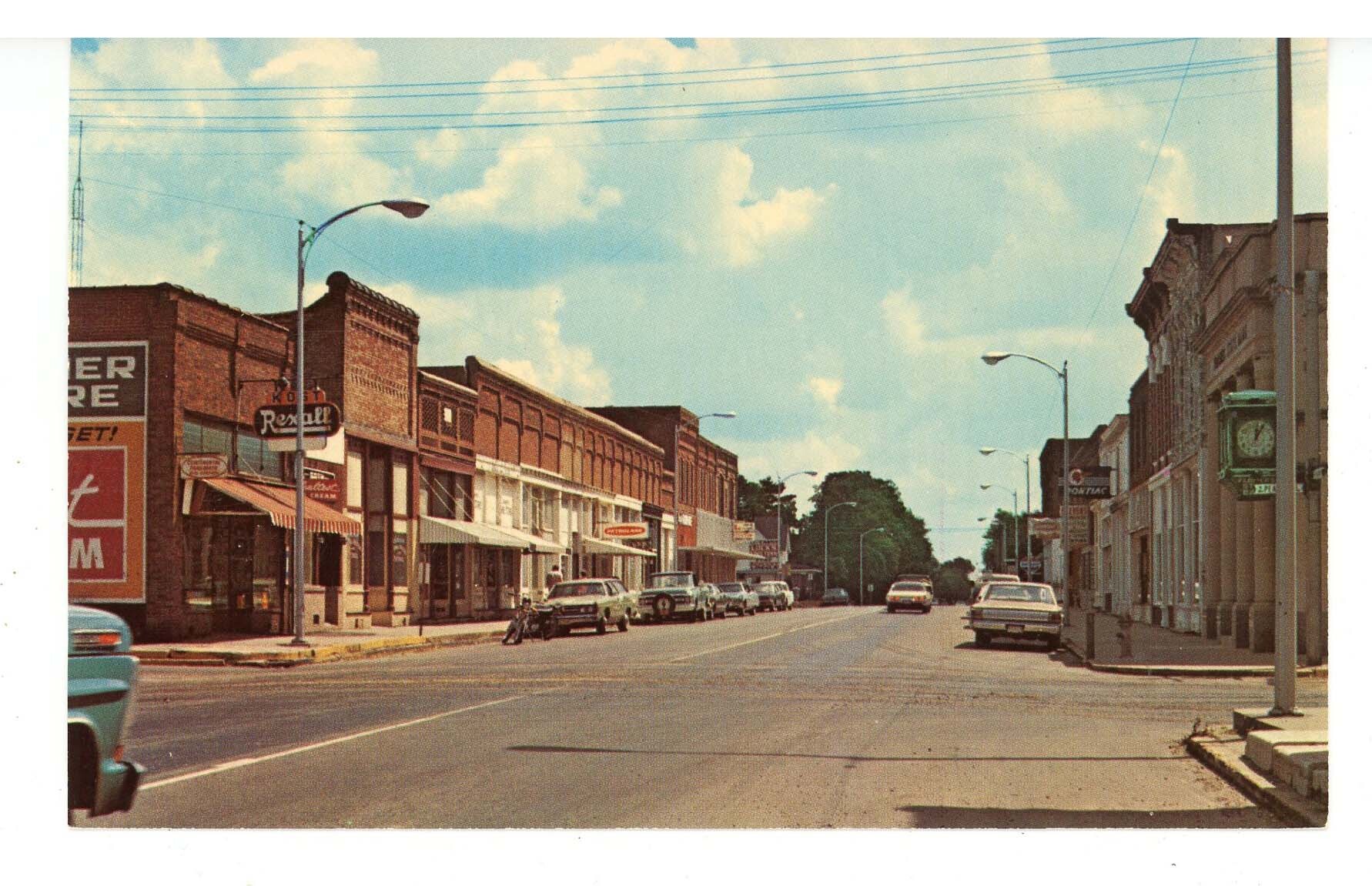 IL - Astoria. Broadway Street Scene ca 1970 | United States - Illinois ...