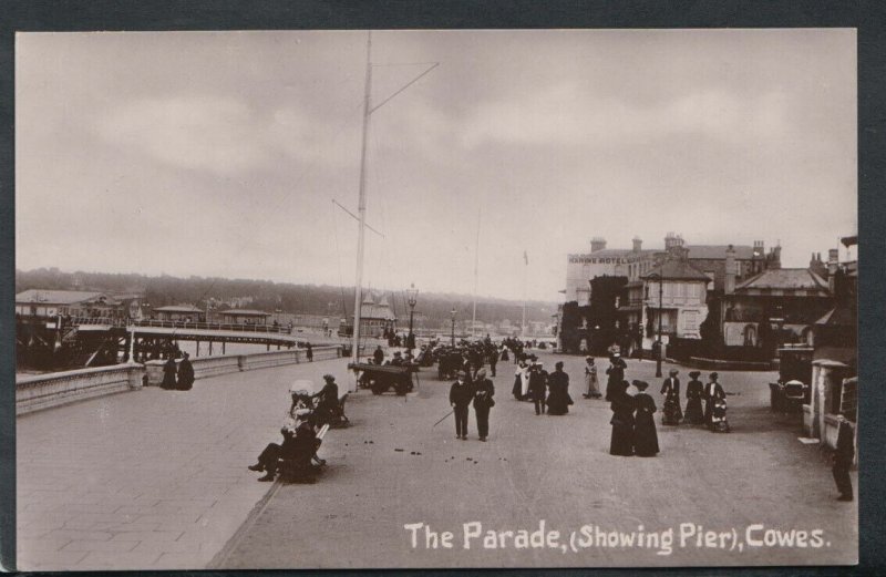 Isle of Wight Postcard - The Parade, (Showing Pier), Cowes RS12948 ...