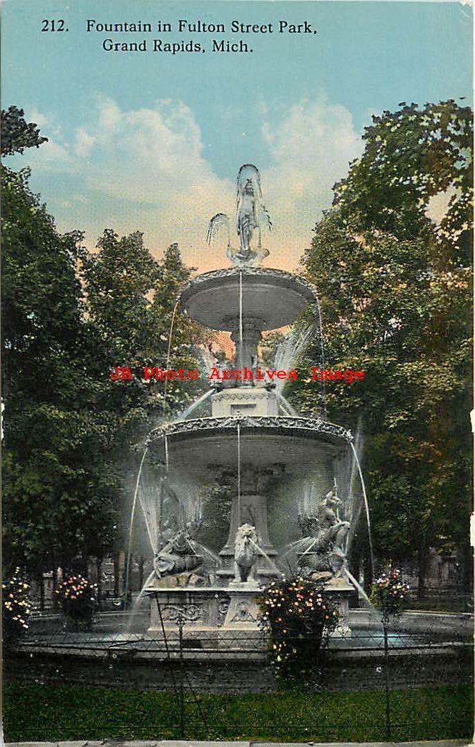 5 Postcards, Grand Rapids, Michigan, Park Buildings & Water Fountain ...