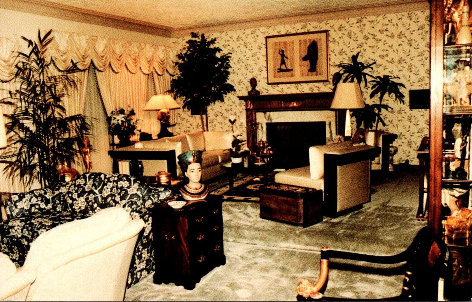 Illinois Wadsworth Gold Pyramid Museum East End View Of The Living Room ...