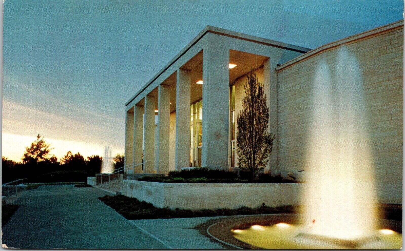 Harry S Truman Library Museum Independence Missouri MO Waterfountain ...